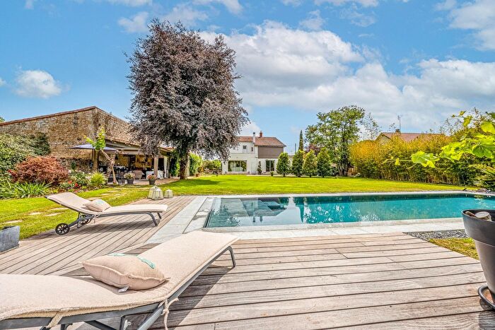 Maison 9 pièces à vendre - La Crèche