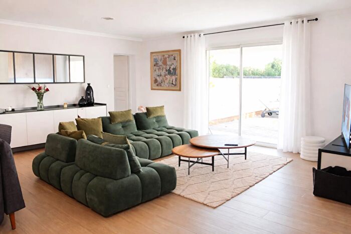 Maison à vendre - Uchaud - 6 pièces - 4 chambres