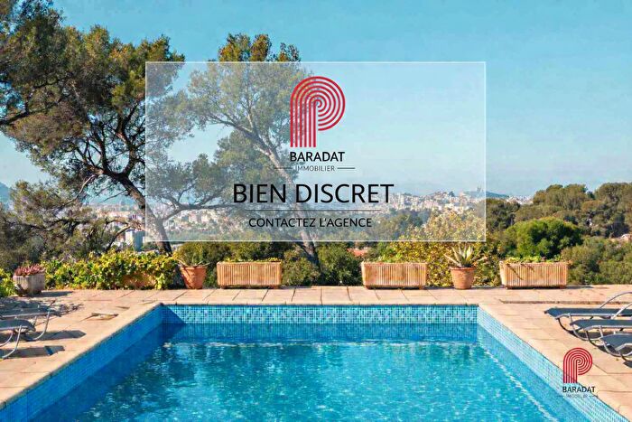 Maison à vendre - Marseille e , Les Trois Lucs - 12 pièces - 8 chambres