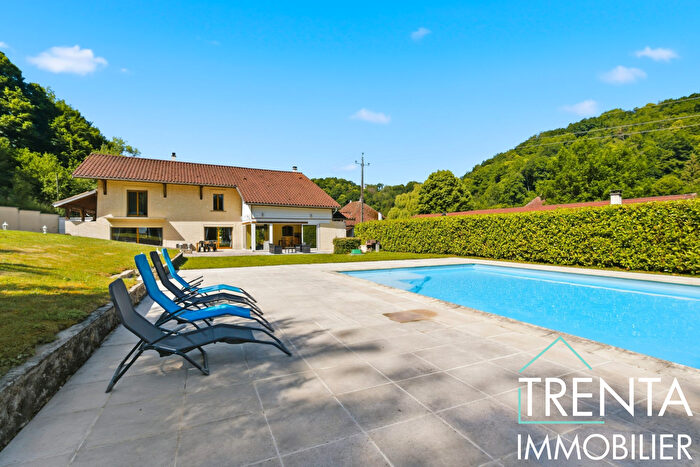 Maison 6 pièces à Saint-Geoire-en-Valdaine, à vendre