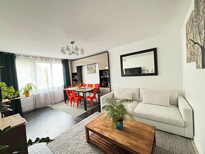 Appartement à vendre - Enghien-les-Bains - 3 pièces - 2 chambres