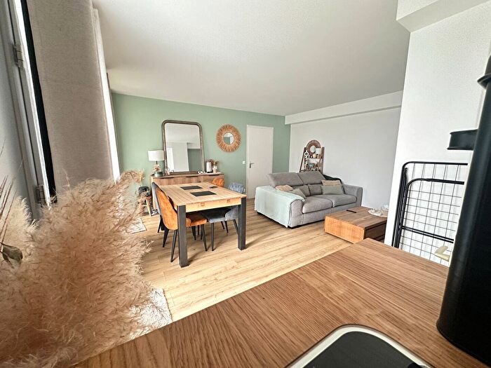 Appartement à louer - Beausoleil, Combs-la-Ville - 2 pièces - 1 chambre