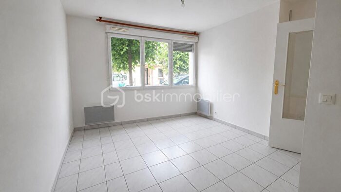 Appartement 1 pièce à Corbeil-Essonnes, Pressoir, Prompt, à vendre