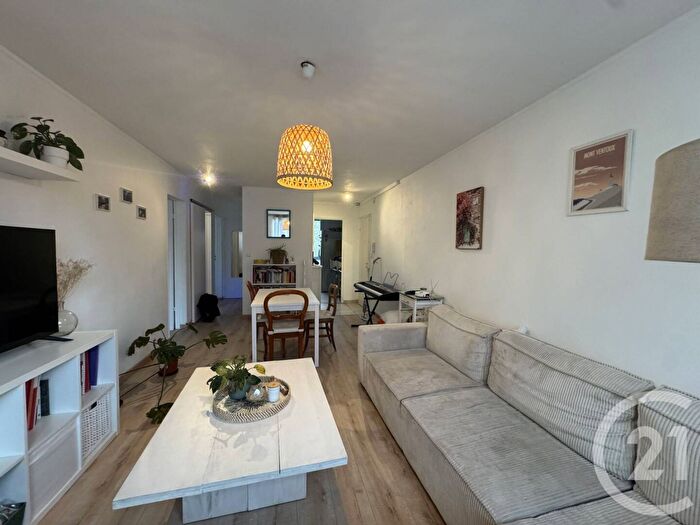 Appartement à louer - Marseille ème arrondissement - 3 pièces - 2 chambres