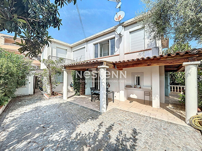 Maison à vendre - Vallauris, Golfe Juan, Vieux Port - 8 pièces - 7 chambres
