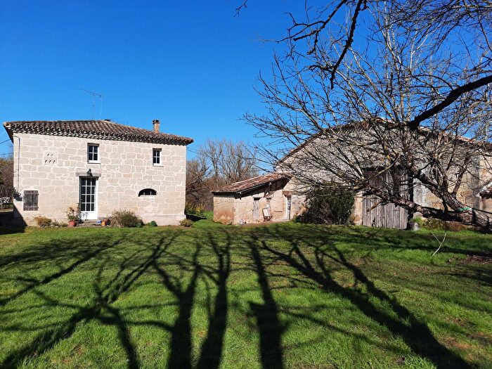 Maison à vendre - Saint-Colomb-de-Lauzun - 11 pièces - 7 chambres