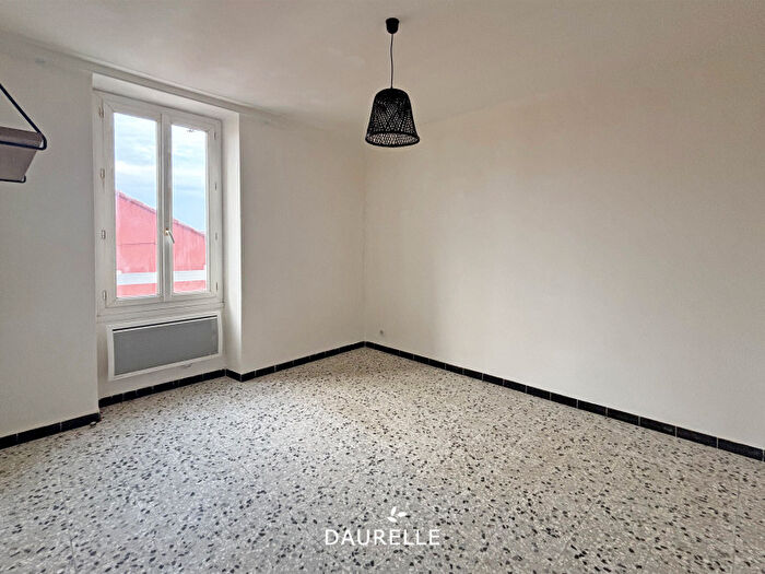 Appartement à louer - Châteaurenard, Centre-ville - 2 pièces - 1 chambre