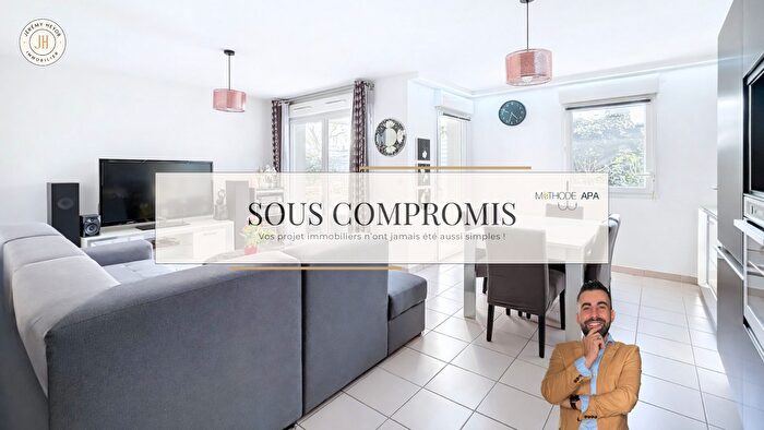 Appartement à vendre - Saint-Priest - 4 pièces - 3 chambres