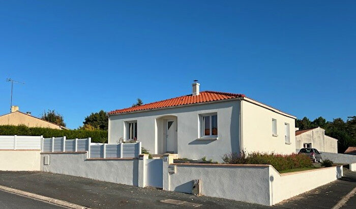 Maison à vendre - Coëx - 4 pièces - 3 chambres