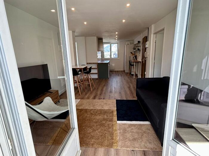 Appartement à louer - Grenoble, Eaux-Claires, Mistral - 1 pièce - 3 chambres