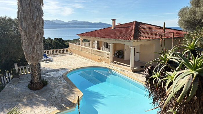 Maison à vendre - Coggia - 11 pièces - 8 chambres