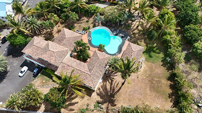 Maison à vendre - Saint-Pierre, Bois dOlive - 7 pièces - 3 chambres