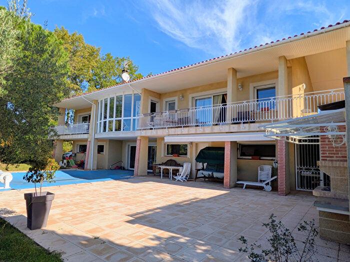 Maison 7 pièces à Castres, à vendre