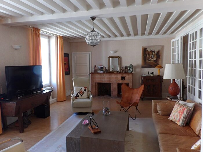 Néris-les-Bains : Appartement 7 pièces à vendre