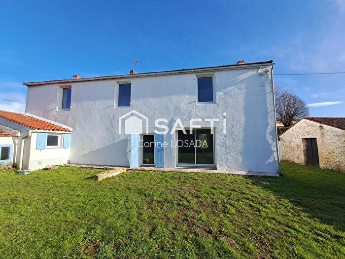 Maison à vendre - Saint-Denis-du-Payré - 5 pièces - 4 chambres