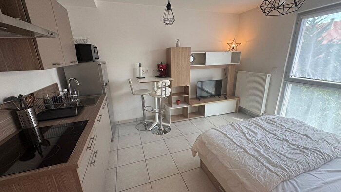 Appartement 1 pièce à Nord, Mions, à louer