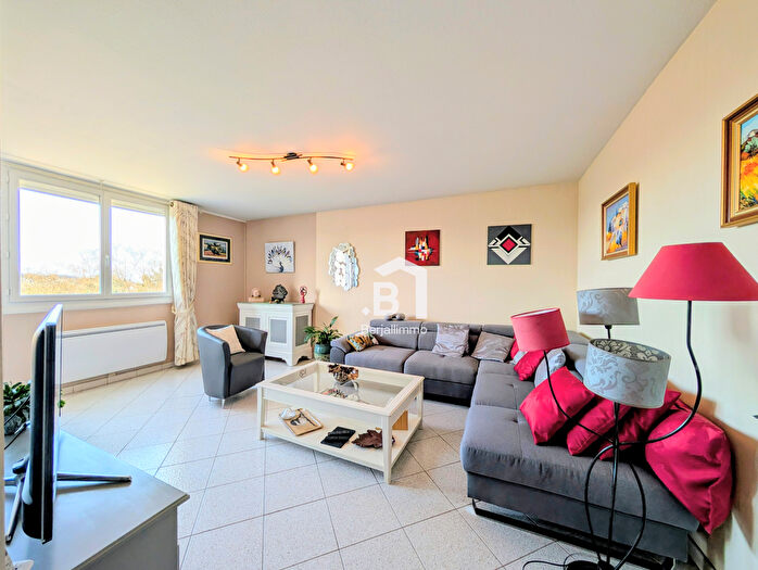 Appartement à vendre - Villefontaine, Centre-ville, Saint-Bonnet - 4 pièces - 2 chambres