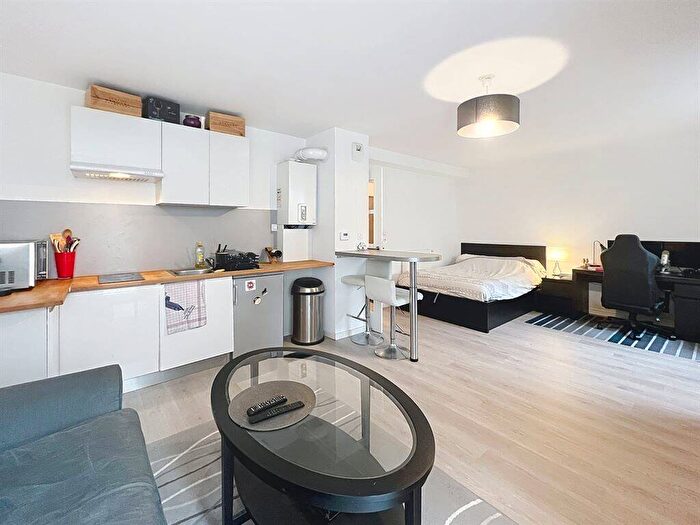 Appartement à louer - Centre Ville, Reims - 1 pièce