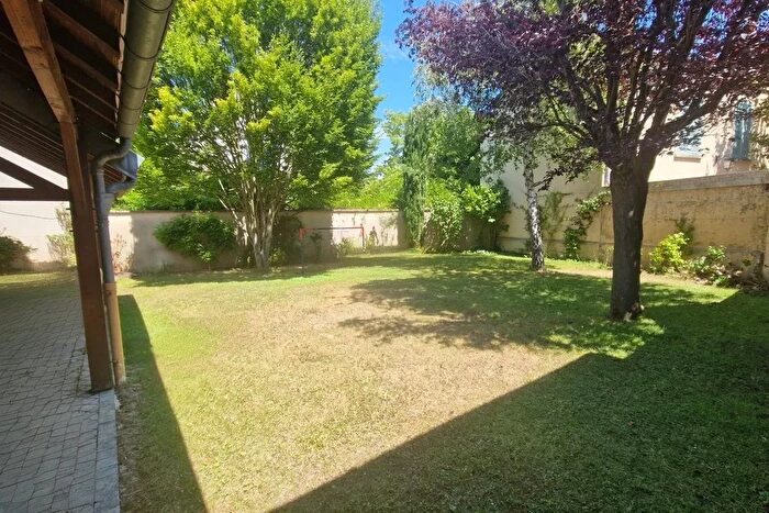 Croissy-sur-Seine : Maison 8 pièces à louer