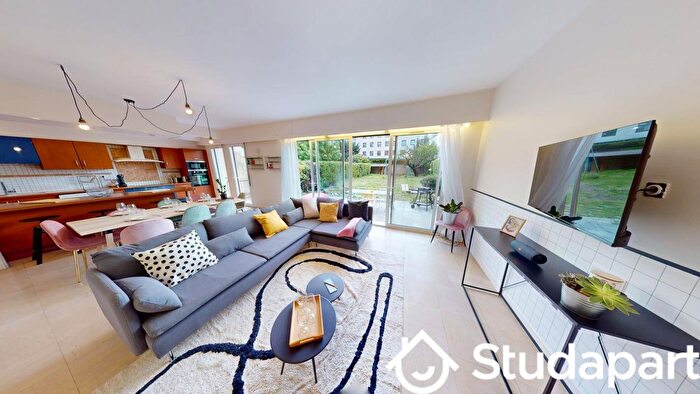 Appartement à louer - Le Bachut, Lyon ème arrondissement - 1 pièce - 2 chambres