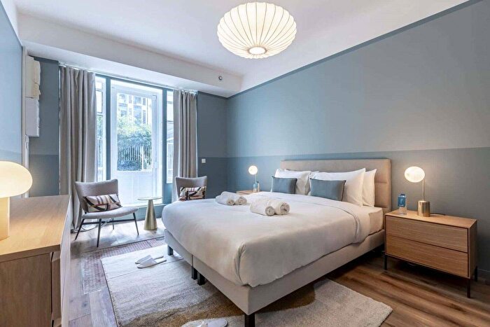 Appartement à louer - Vivienne-Gaillon, Paris ème arrondissement - 4 pièces - 2 chambres