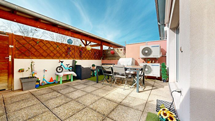 Appartement à vendre - Vénissieux, Centre-ville - 4 pièces - 3 chambres