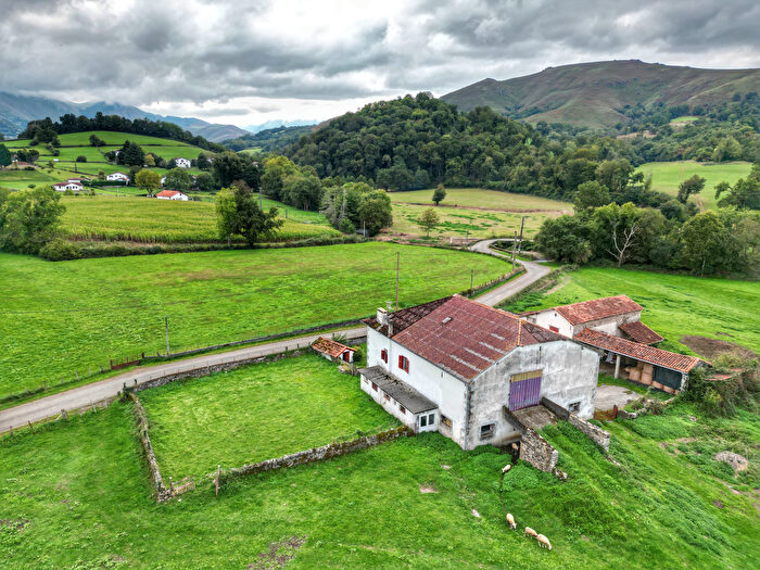 Maison à vendre - Saint-Jean-Pied-de-Port - 7 pièces - 5 chambres
