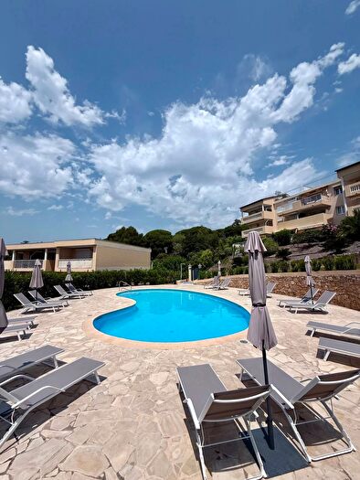 Appartement à louer - Cannes, Croix des Gardes - 2 pièces - 1 chambre