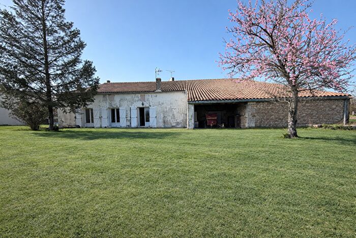 Maison à vendre - Chenac-Saint-Seurin-dUzet - 5 pièces - 3 chambres