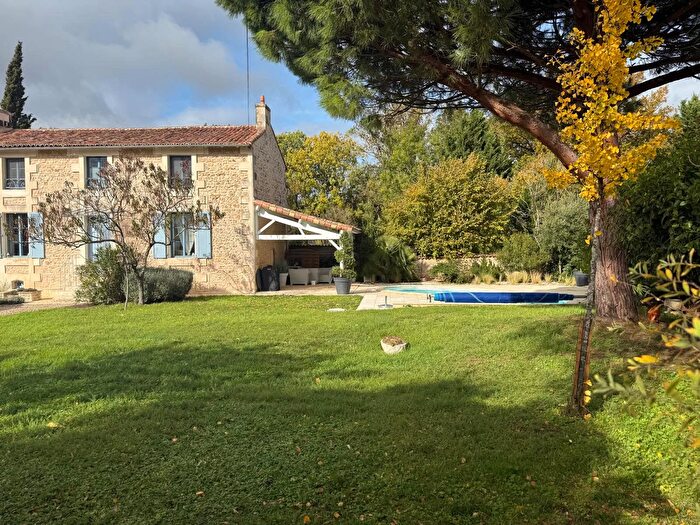 Maison à vendre - Quinçay - 7 pièces - 3 chambres