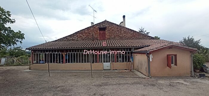 Maison 8 pièces à Seyches, à vendre