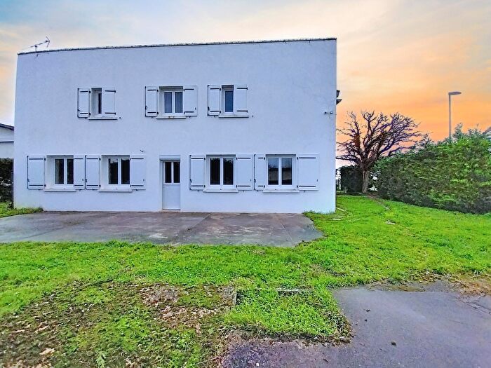 Maison à vendre - Truyes - 8 pièces - 6 chambres