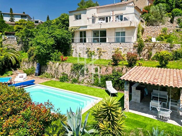 Maison à vendre - Mougins, Centre-ville, Village, Tournamy, Le Val de Mougins - 8 pièces - 5 chambres