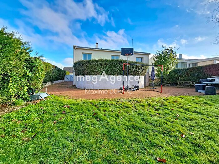 Maison à vendre - Nuaillé - 7 pièces - 5 chambres