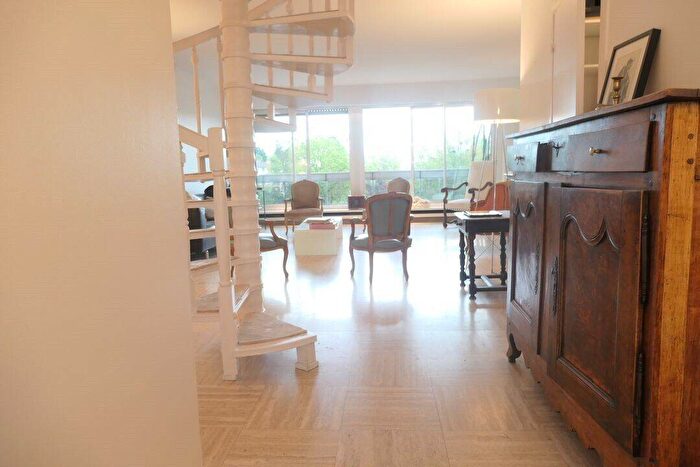 Appartement à louer - Colline des Pères-Tardy, Saint-Étienne - 6 pièces - 5 chambres