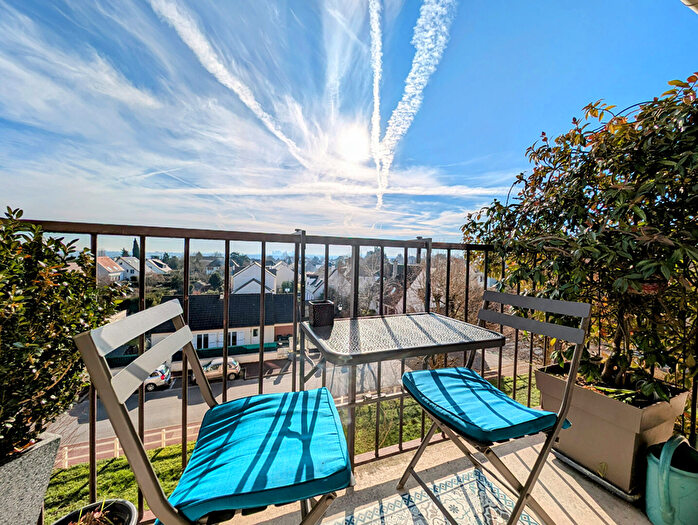 Appartement à vendre - Le Mesnil-le-Roi - 4 pièces - 2 chambres