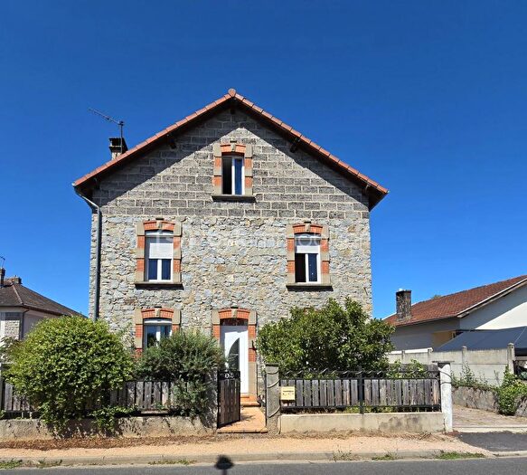Maison à vendre - Puy-Guillaume - 5 pièces - 4 chambres