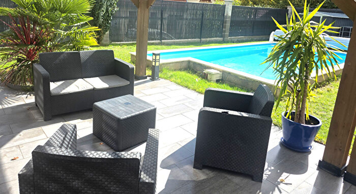 Maison à vendre - Breuillet - 8 pièces - 4 chambres