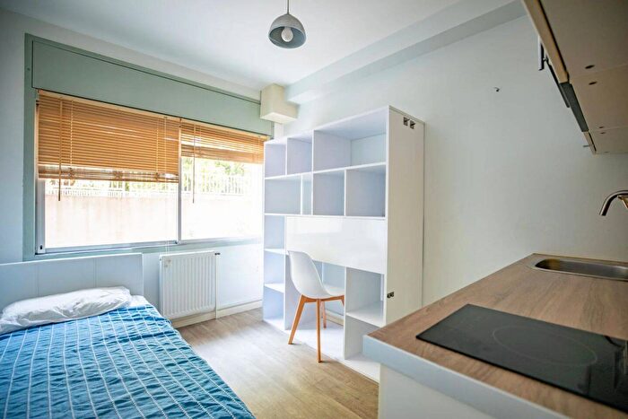 Appartement 1 pièce à Marseille ème arrondissement, à louer