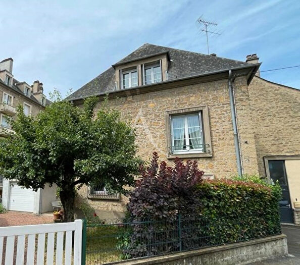 Maison à vendre - Nevers, Centre-ville - 9 pièces - 4 chambres