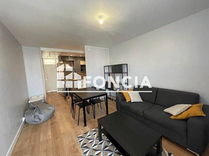 Appartement à louer - Barbâtre-Saint Remy-Verrerie, Reims - 2 pièces - 1 chambre