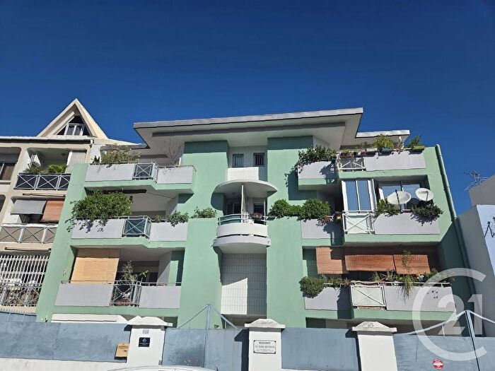 Appartement à vendre - Saint-Denis, Centre-ville - 6 pièces - 5 chambres