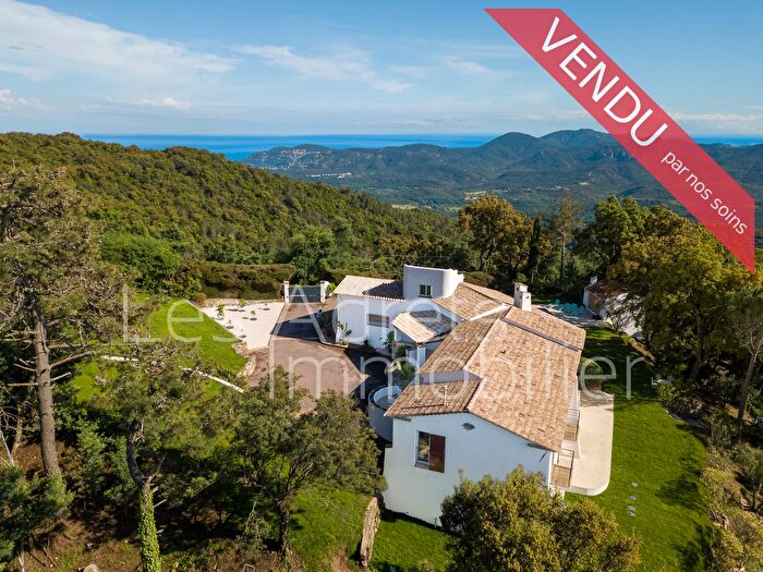 Maison à vendre - Mandelieu-la-Napoule - 7 pièces - 5 chambres