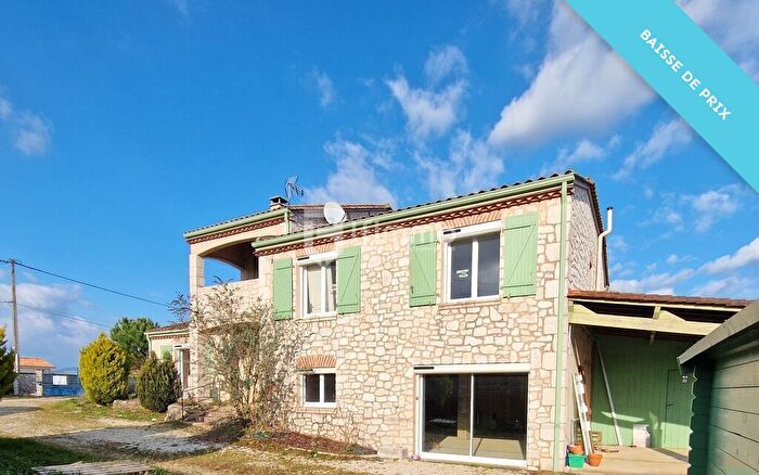 Maison à vendre - Nontron - 7 pièces - 4 chambres