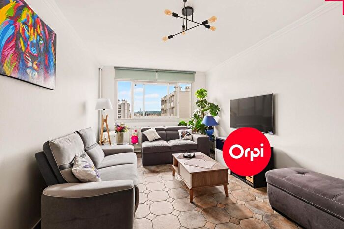 Saint-Priest, Centre-ville : Appartement 5 pièces à vendre