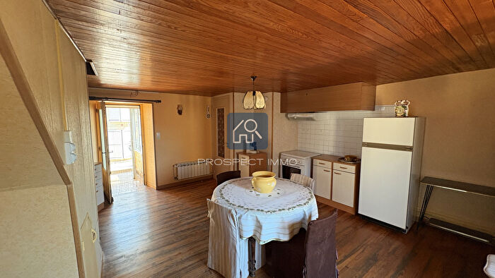 Maison 3 pièces à Saint-Saturnin-de-Lenne, à vendre