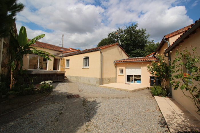 Maison à vendre - Saint-Genest-dAmbière - 9 pièces - 4 chambres