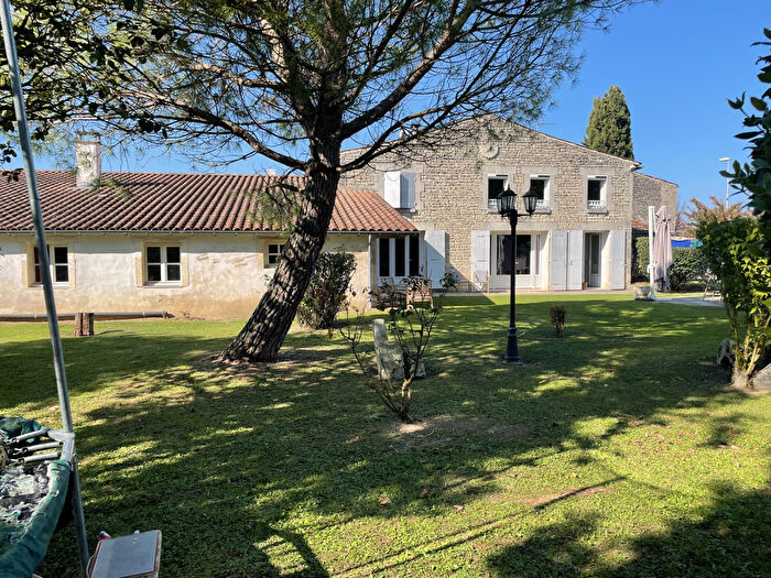 Maison à vendre - Prignac - 15 pièces - 6 chambres