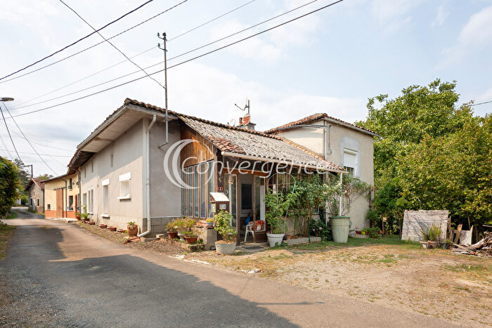 Maison à vendre - Chassenon - 5 pièces - 3 chambres