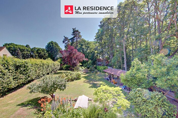 Le Mesnil-Saint-Denis : Maison 5 pièces à vendre